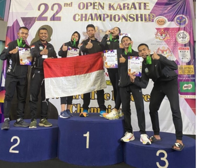 Dua Siswi Aceh Raih Medali Emas Karate di Kejuaraan Internasional - Dunia - THE JURNAL - Berita ...
