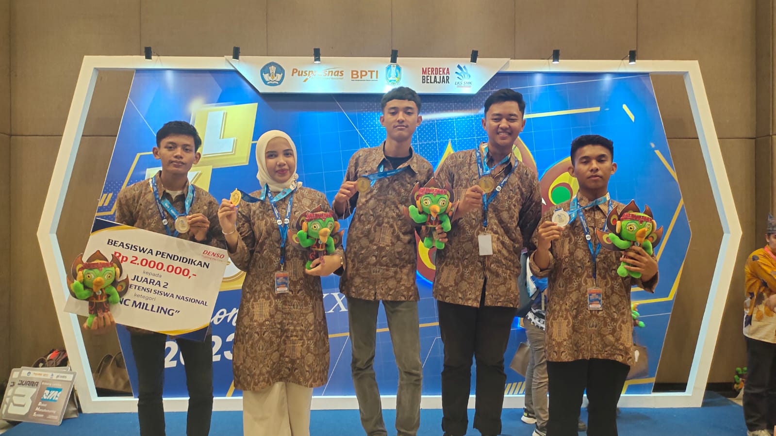 Membanggakan, Pelajar Aceh Raih 3 Emas 2 Perak di LKS Tingkat Nasional - Nasional - THE JURNAL ...