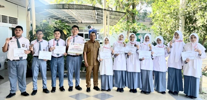 Tiga Siswa SMAN 3 Banda Aceh Raih Medali Emas pada Lomba POSI 2025 - Pendidikan - THE JURNAL ...