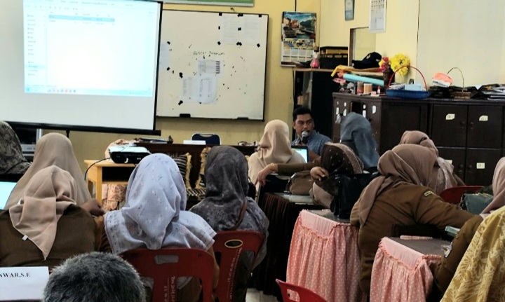 Puluhan Guru SMPN 7 Lhokseumawe Ikuti Pelatihan Evaluasi Digital Berbasis iSpring - Daerah - THE ...